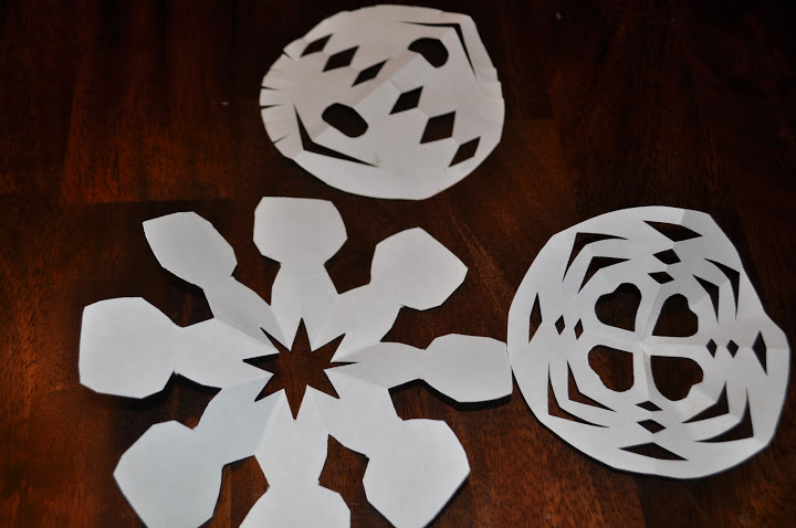 How to Make 3D Snowflakes - Classy Mommy