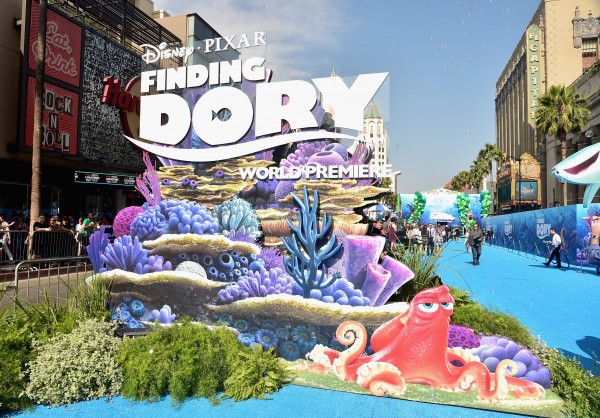 Finding Dory Movie Review and Walking the Blue Carpet #FindingDoryEvent ...