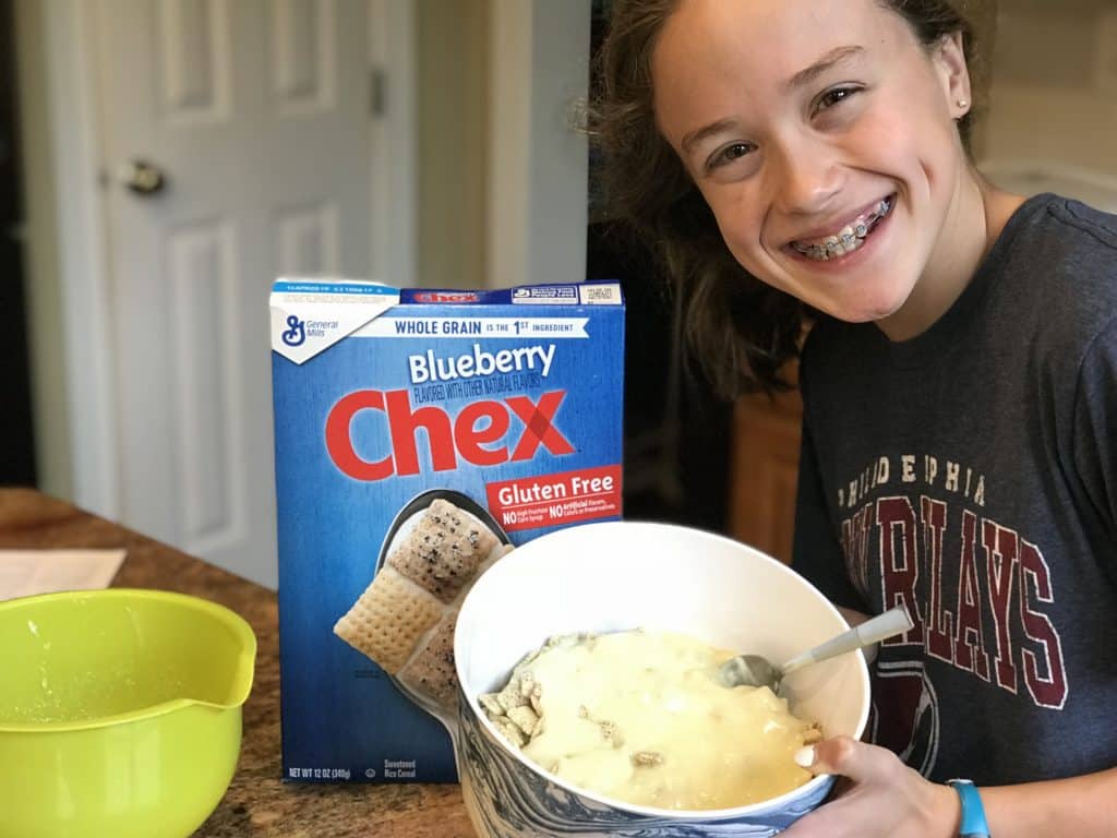 Chex Gluten Free Blueberry Lemon Muddy Buddies #MadewithChex - Classy Mommy