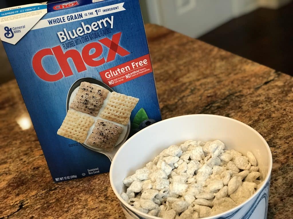 Chex Gluten Free Blueberry Lemon Muddy Buddies #MadewithChex - Classy Mommy